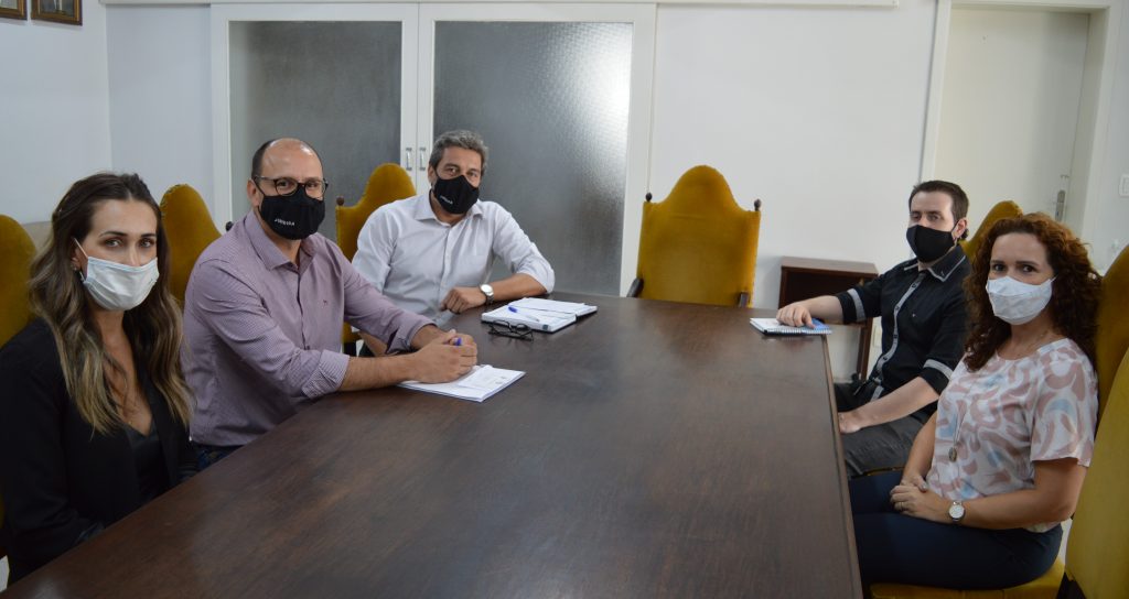 Prefeitura e UFSM firmam cooperação para Plano Base da licitação do ... Prefeitura e UFSM firmam cooperação para Plano Base da licitação do ...